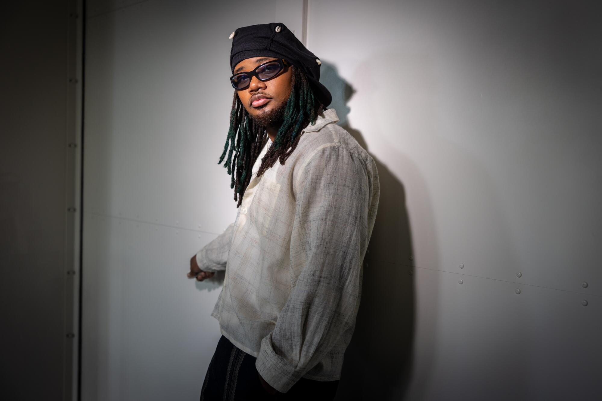 Leon Thomas Wins Breakthrough R&B Artist Award at the 2026 American ...